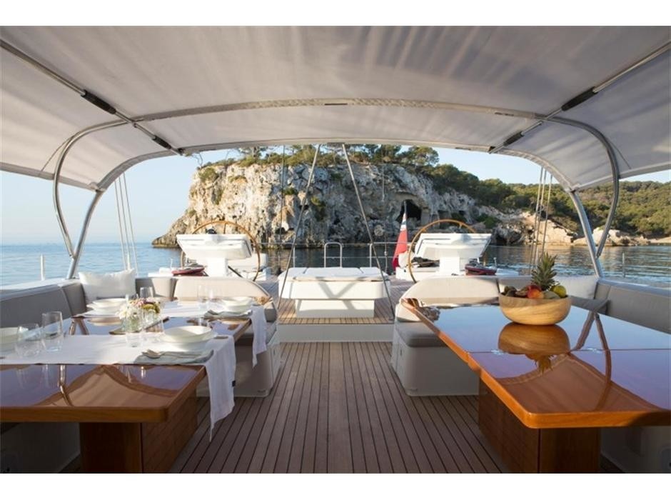 Yacht Hamilton II, CNB Bordeaux | CHARTERWORLD Luxury Superyacht Charters